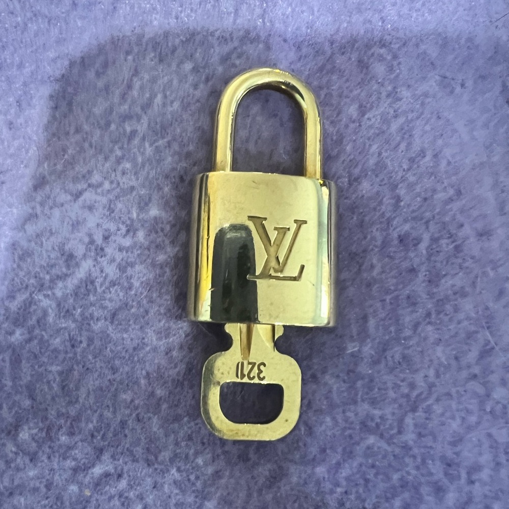 # 321 Rare Louis Vuitton Lock And Key - Gem